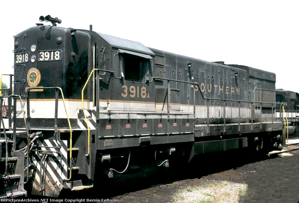 Southern Railway U23B #3918, behind the Passenger Station, in the former locomotive shop area